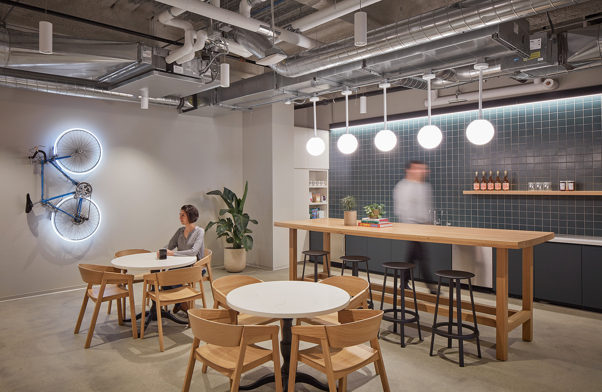 Icon Modern | Custom Community Tables